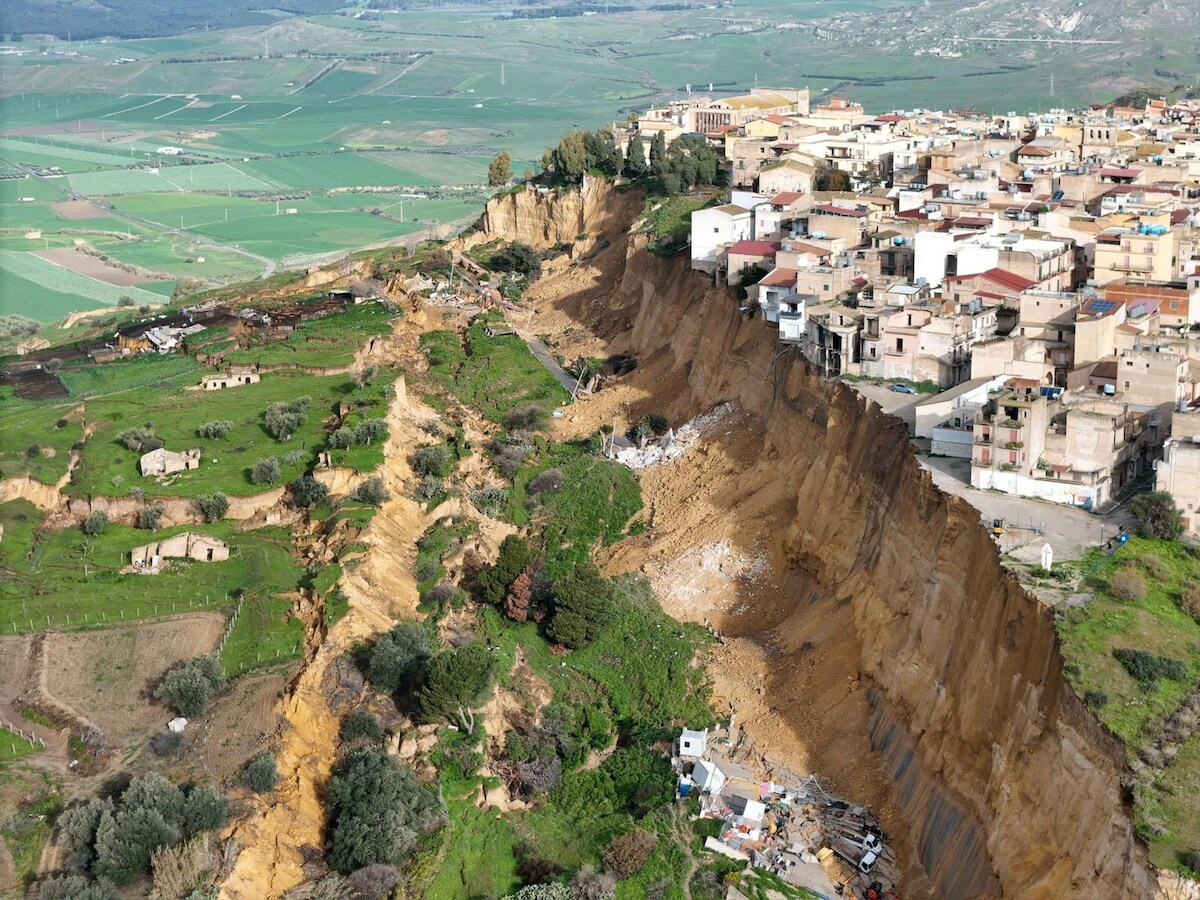 Klif van 4 kilometer lang ingestort op Sicilië, huizen staan op rand ...