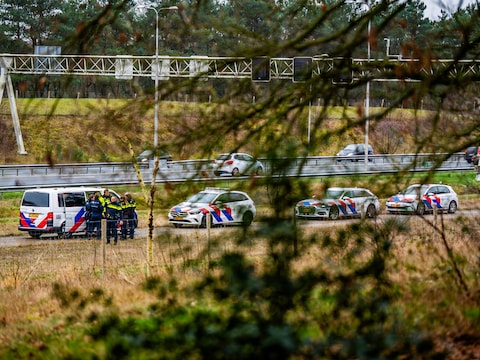 Dode op parkeerplaats bij Wolfheze niet door misdrijf om het leven ...