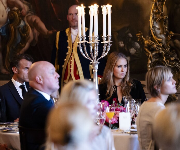 Prinses Amalia ontvangt zonder gips wereldleiders, kleur outfit Máxima ...