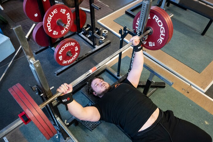 Powerlifter Wouter (24) eet kilo's kwark voor topprestaties: ‘Mijn ...