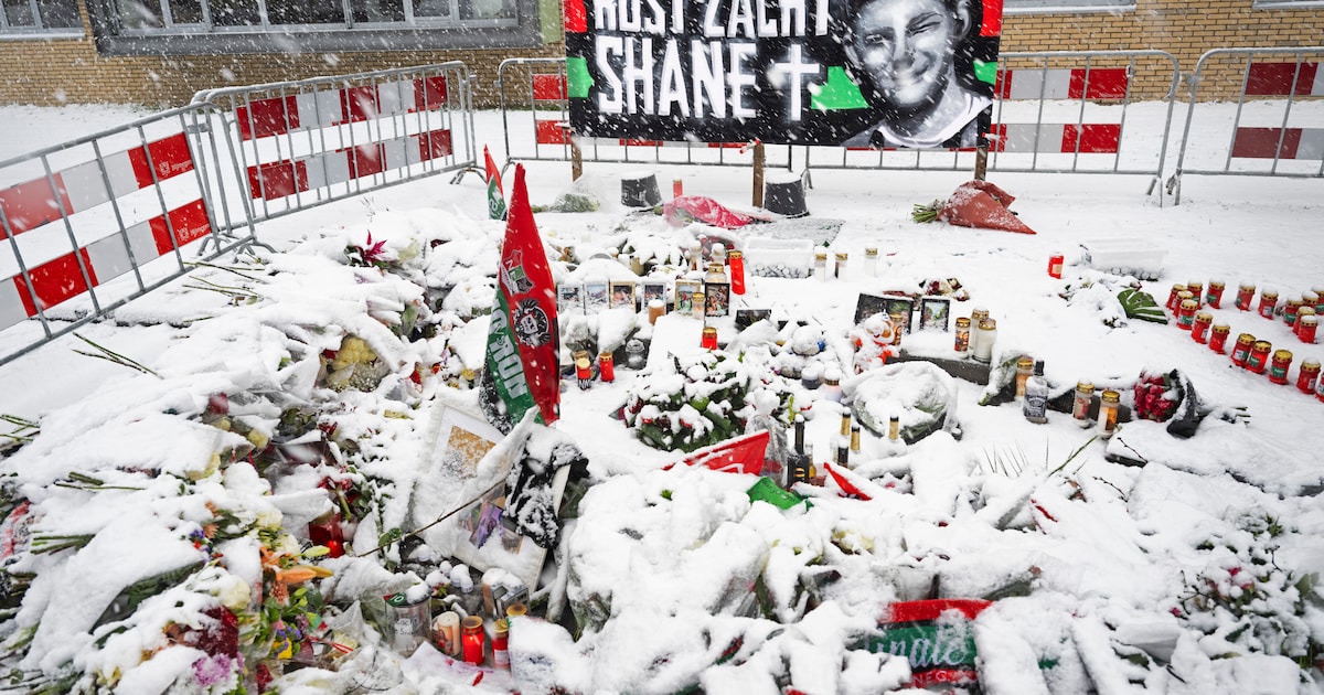 Bloemenzee op plek van vuurwerkdrama waarbij Shane (16) omkwam ...