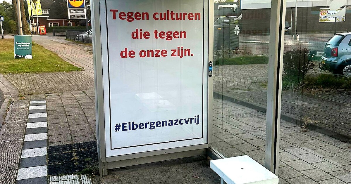 Woede over opruiende poster in bushokje: ‘Reclame voor vliegvakantie en ...