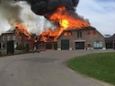 Zeer grote, uitslaande brand bij slagerij Diepeveen in Herveld: 'We ...