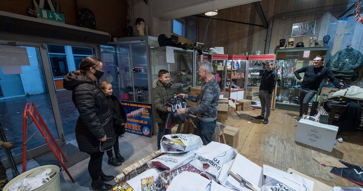 Vuurwerkgigant Hans Sterk in Tiel verkoopt dit jaar alleen fonteintjes ...