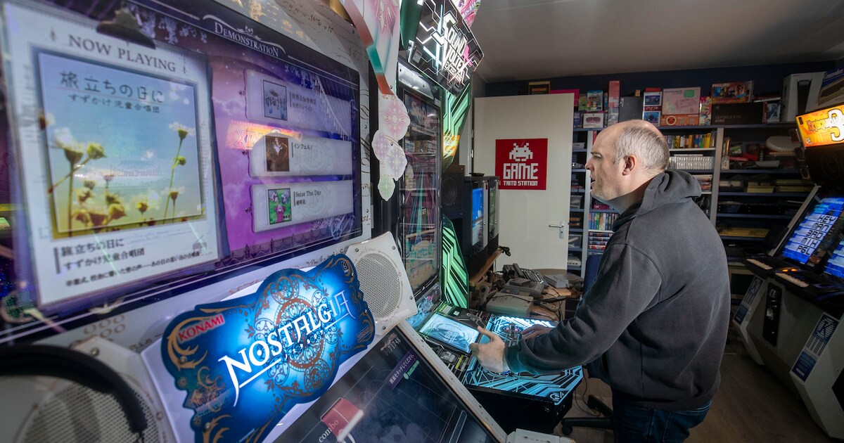 Johan (42) toverde zijn appartement om tot speelhal: ‘Al die lichtjes ...