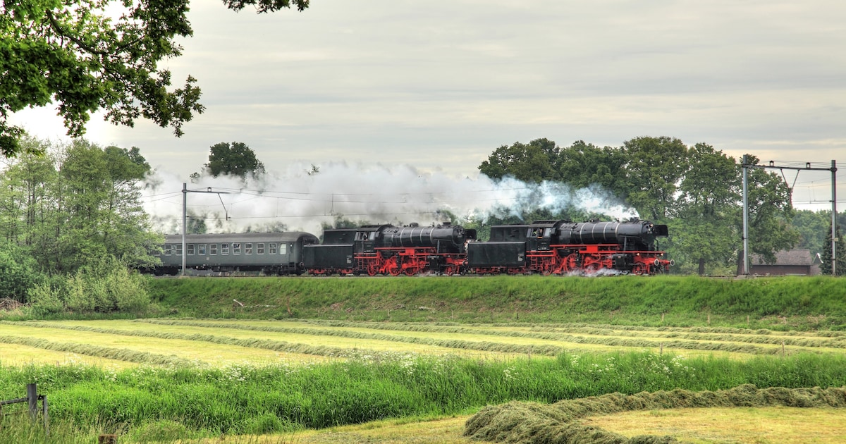 Stoomtrein tuft dwars door het land om 850 Duitse toeristen van Arnhem ...