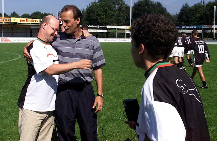 Oud-NEC-spelers schrikken van overlijden ‘meneer Neeskens’: ‘Hij was een God in Spanje ...