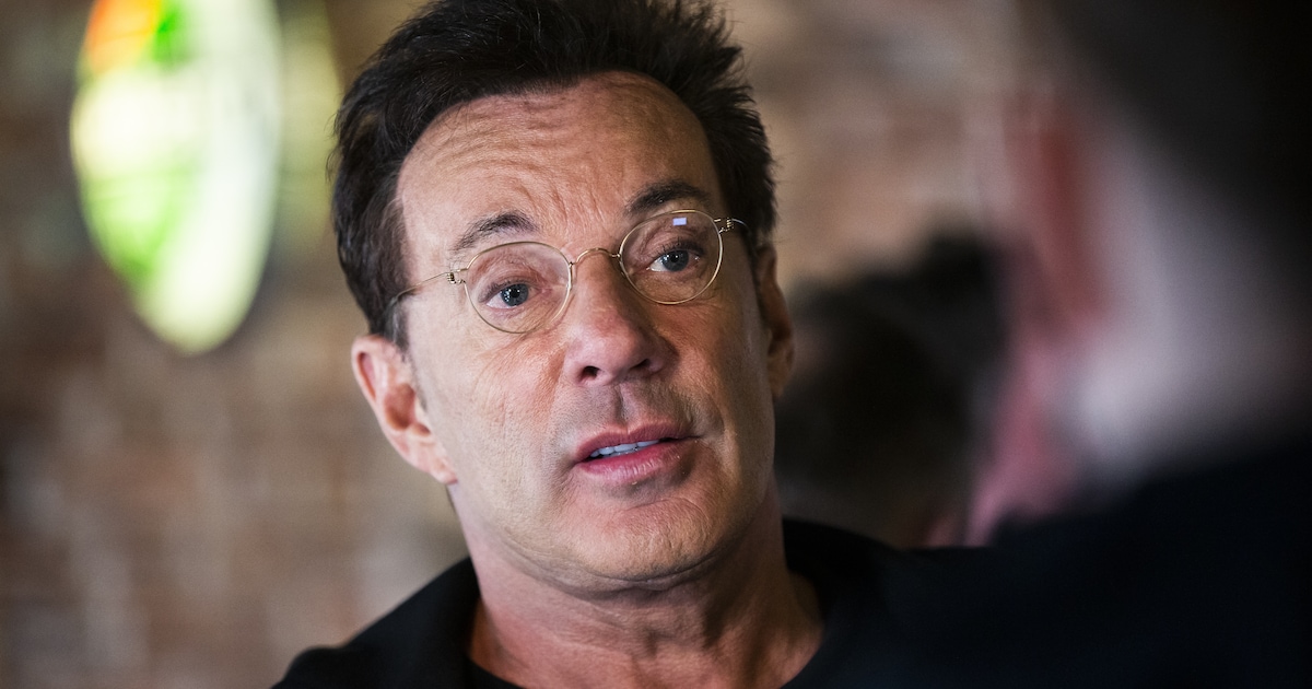 Gerard Joling niet trots op reactie na incident met biergooier: ‘Ik zat ...