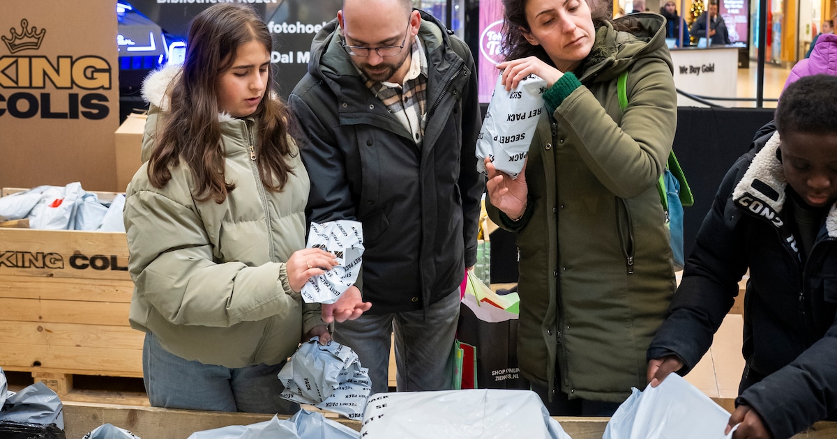 Hier worden verloren pakketten niet weggegooid, maar kun je ze kopen ...