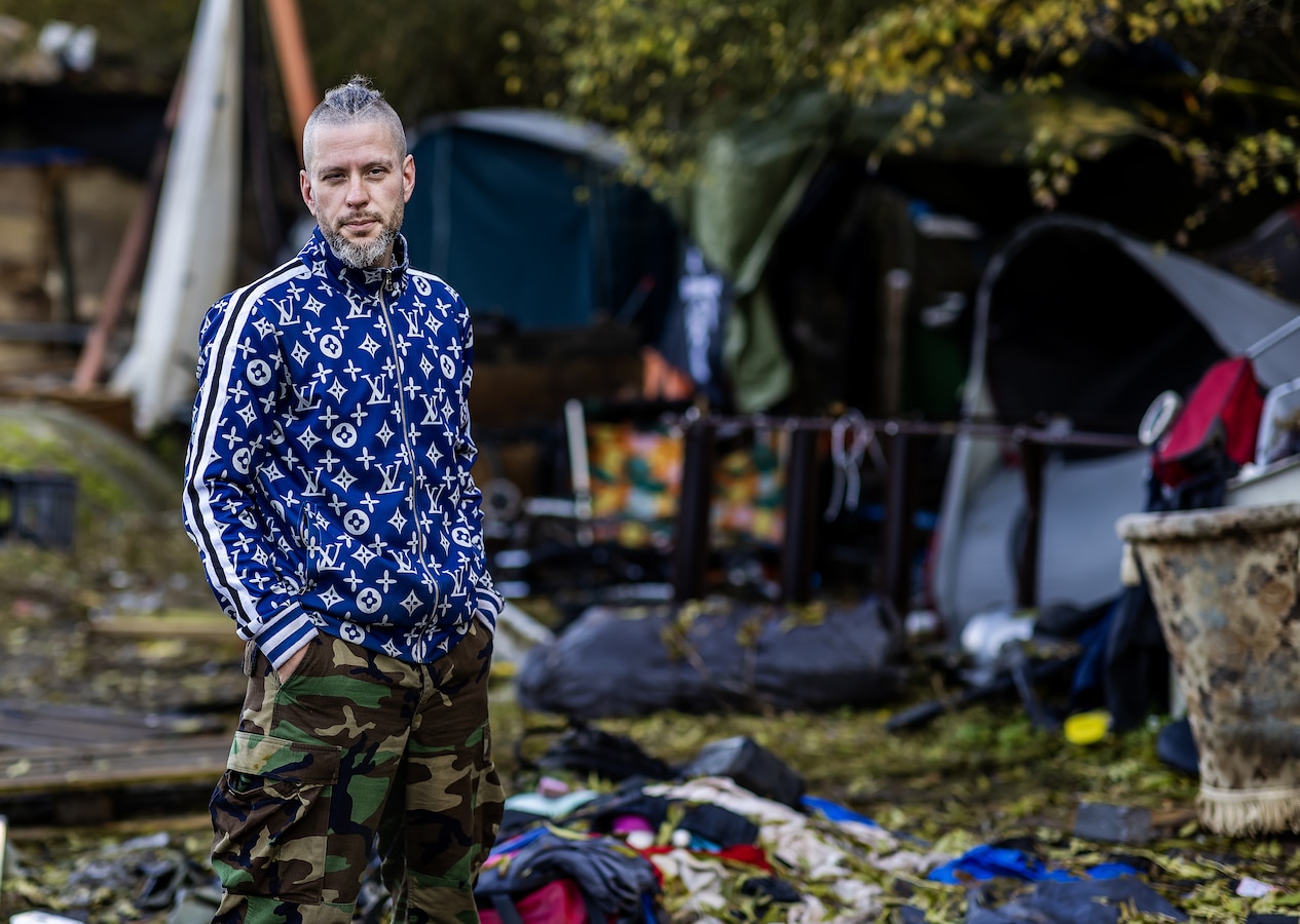 Hij slaapt in een De Waardtent en blancheert zijn spruitjes: dit is ...