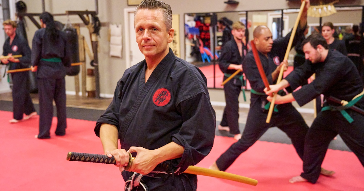 Karateleraar Baas krijgt hoge sportieve eer vanuit Japan: ‘Dit krijg je ...