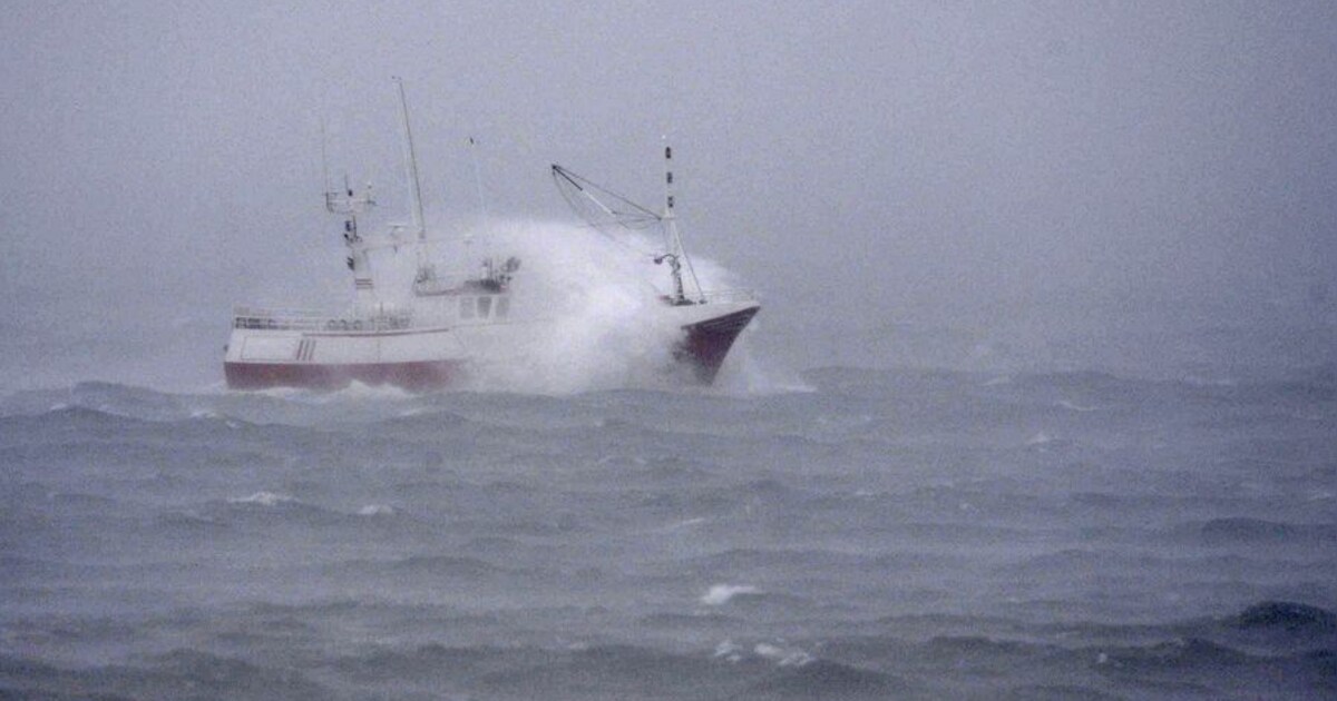 Zware storm teistert Frankrijk en Engeland | Binnenland | De ...