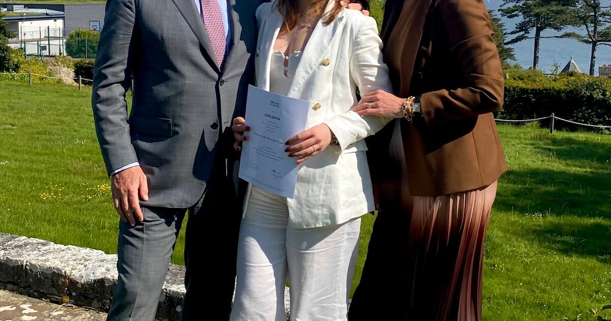 Prinses Alexia feest met ouders in Wales na examens | Show | De ...