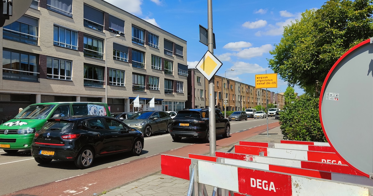 Omrijden maar! Hier wordt in Enschede in juni aan de weg gewerkt ...