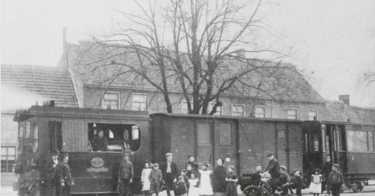 Wie heeft er een oude ansichtkaart met de tram in Beusichem erop ...
