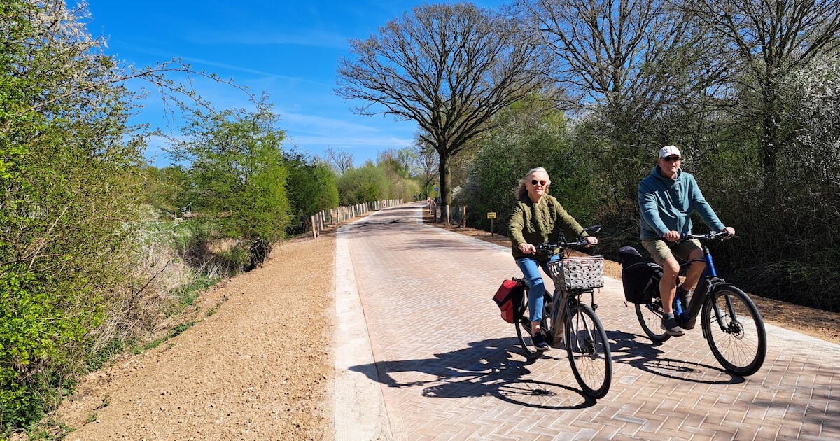‘Onveilig’ stuk weg voor 4 ton opgeknapt: niet langer stof happen of ...