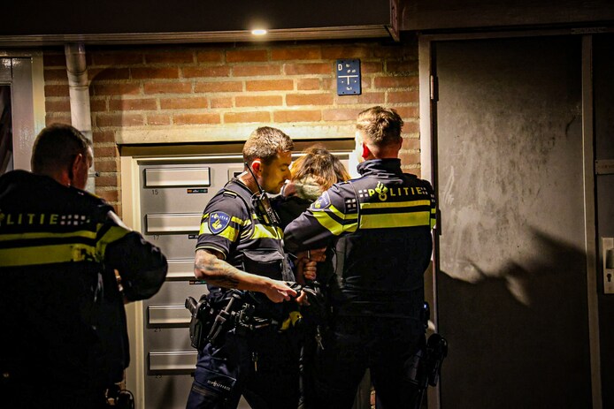 Meerdere appartementen ontruimd vanwege brand in Arnhemse flat: bewoonster aangehouden | 112 ...
