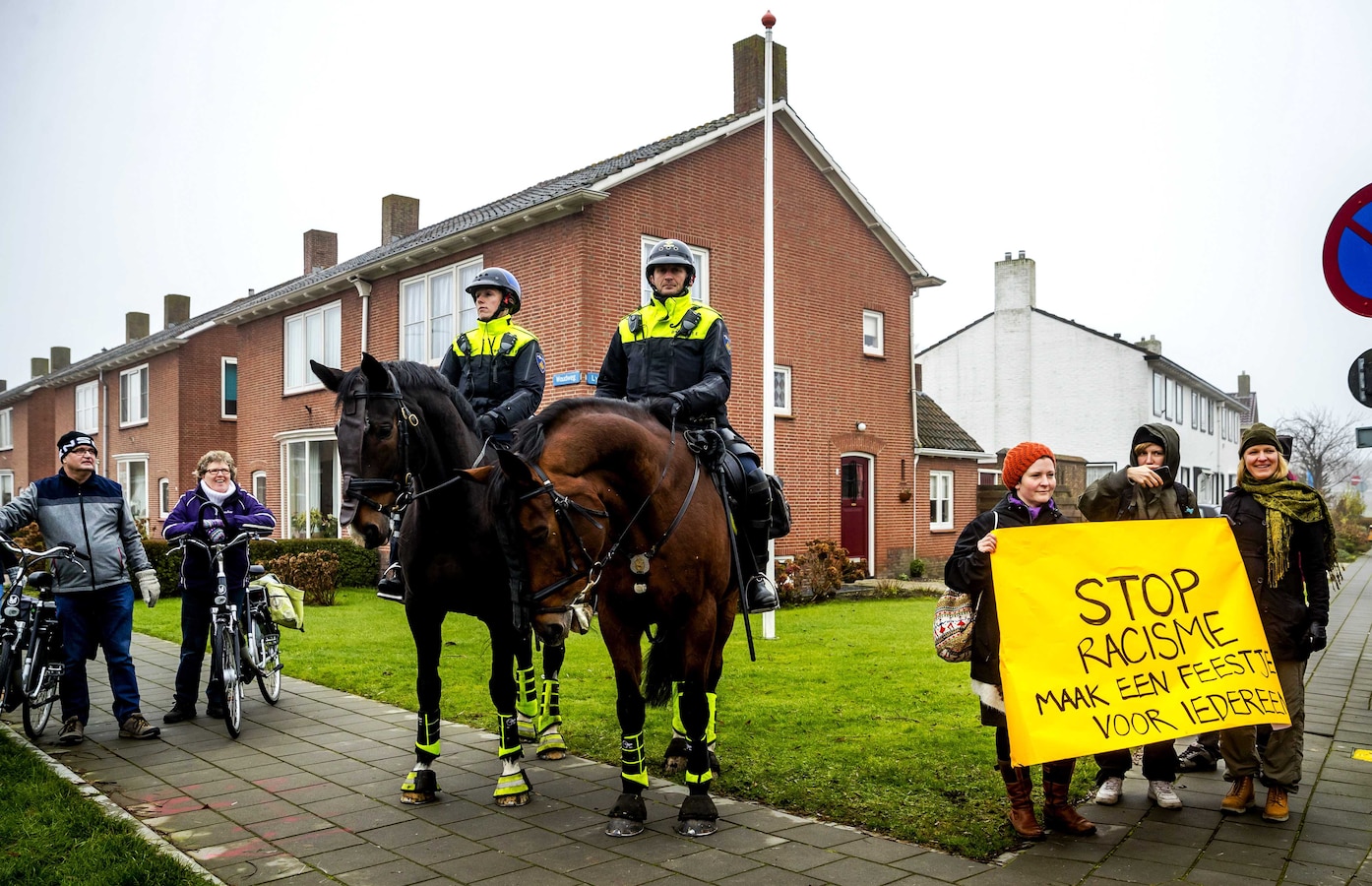 Afkeuring over stelling politiebond rond 'prijskaartje' Zwarte Piet ...