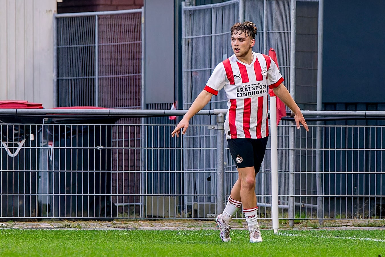 Jong PSV stunt met deze talenten tegen PEC Zwolle, dat koploper af is ...