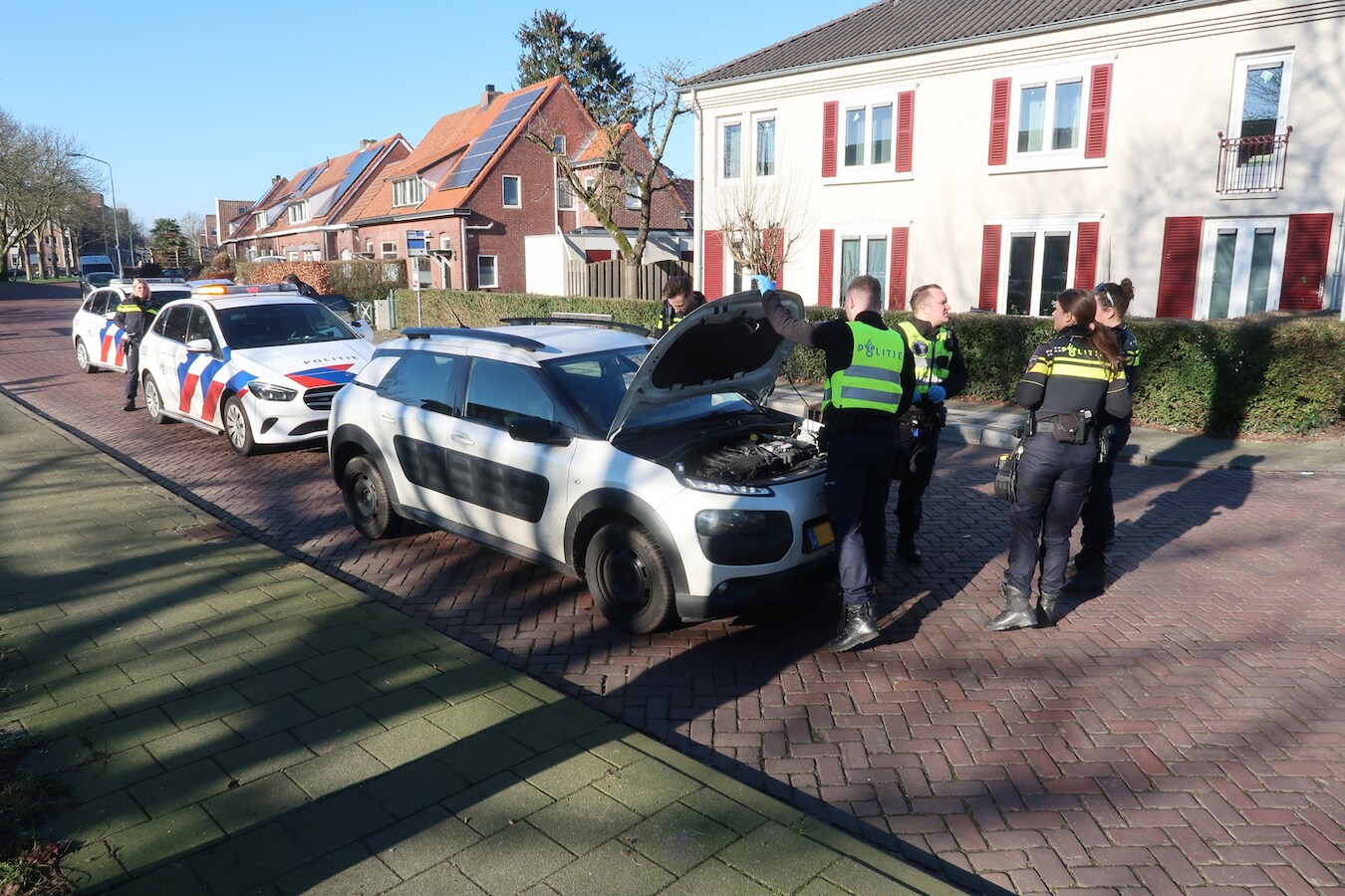 Aanhouding in Breda escaleert: man wordt agressief en slaat tegen ...
