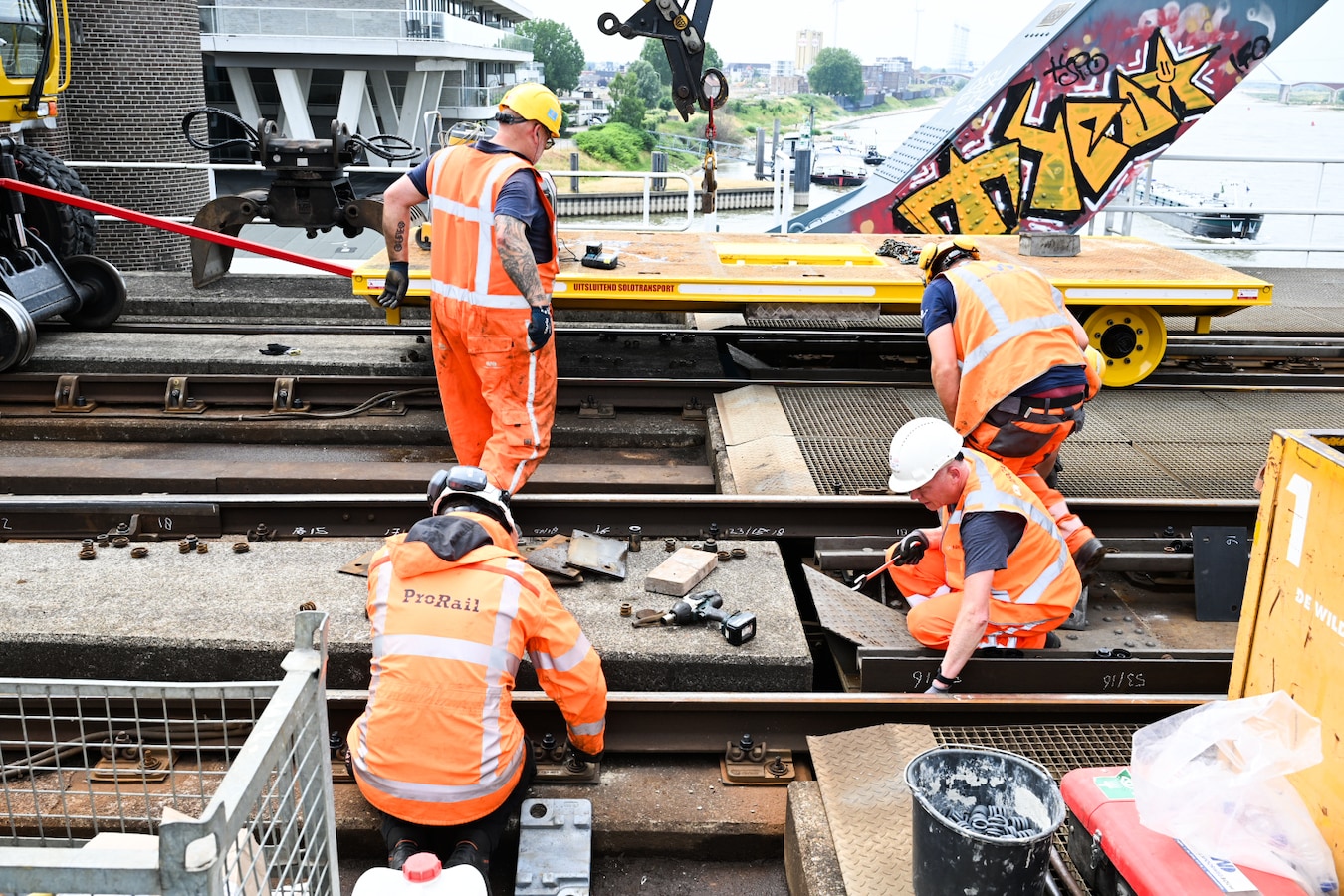 ProRail neemt te elfder ure nieuw besluit: donderdag vanaf 7 uur toch ...
