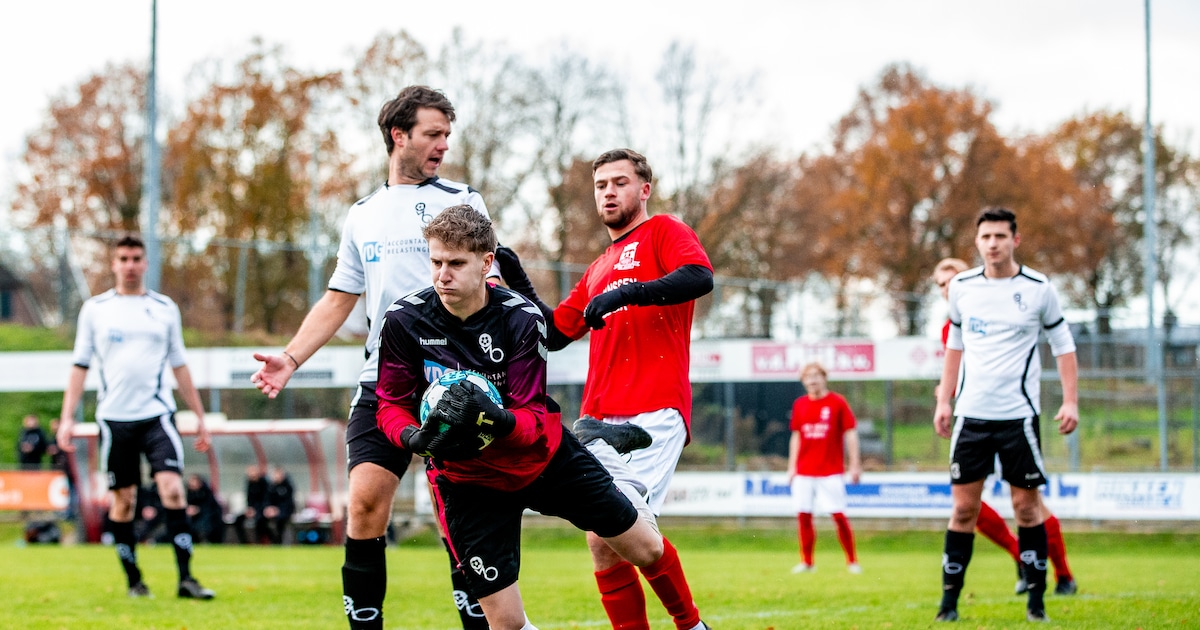 Sem van Dijk staat ineens onder de lat bij worstelend Overasseltse Boys ...