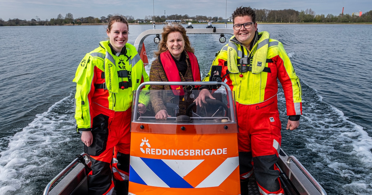 Reddingsbrigade heeft voortaan burgemeester als beschermvrouwe | Land ...