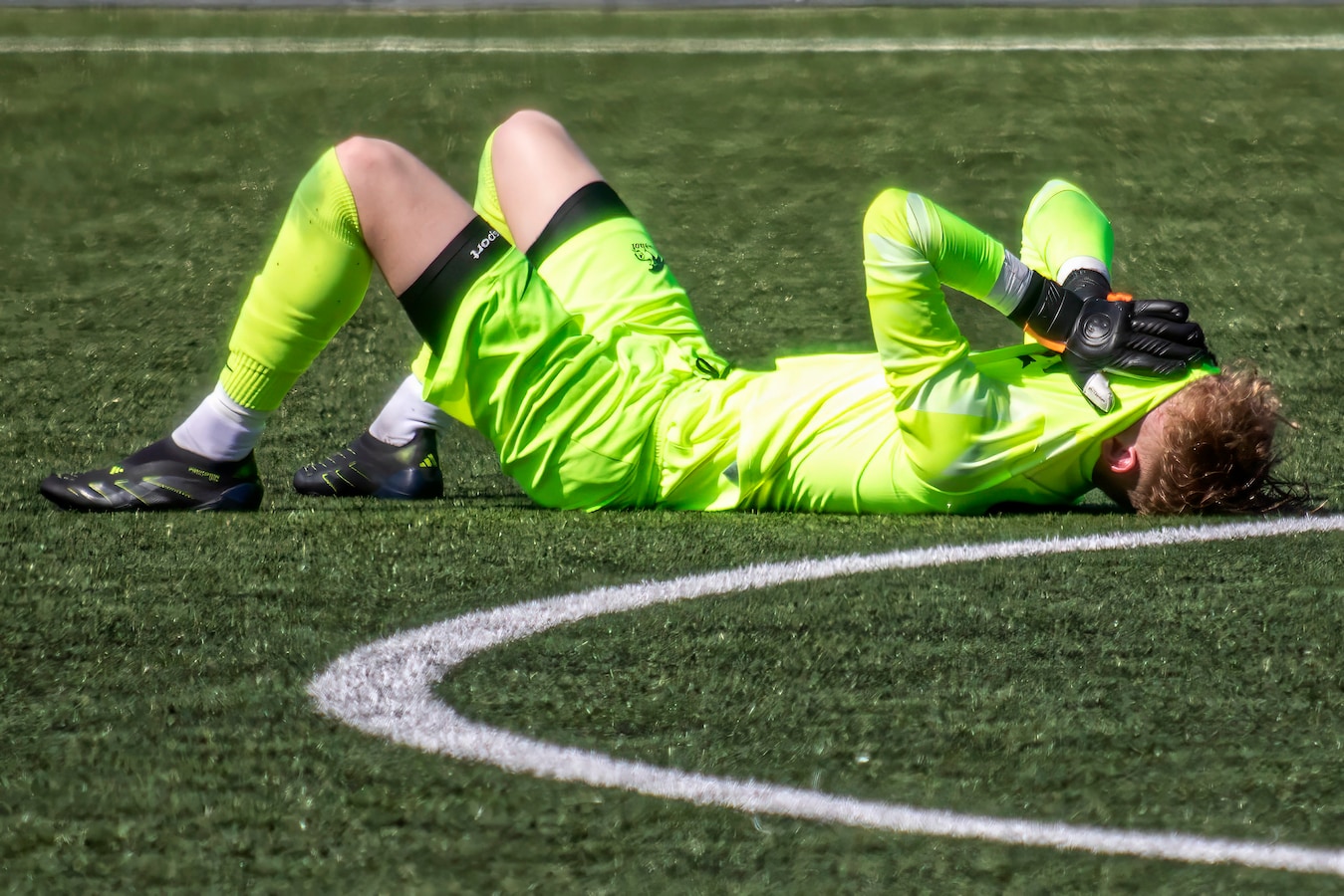 SV Reeshof degradeert, Hilvaria-trainer Cools draagt periodetitel op ...