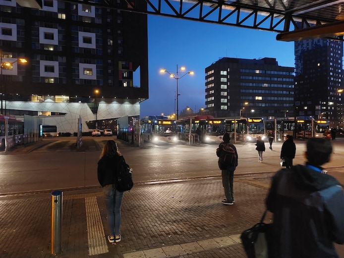 Tientallen bekeuringen voor overlast en zwartrijden op station Nijmegen ...