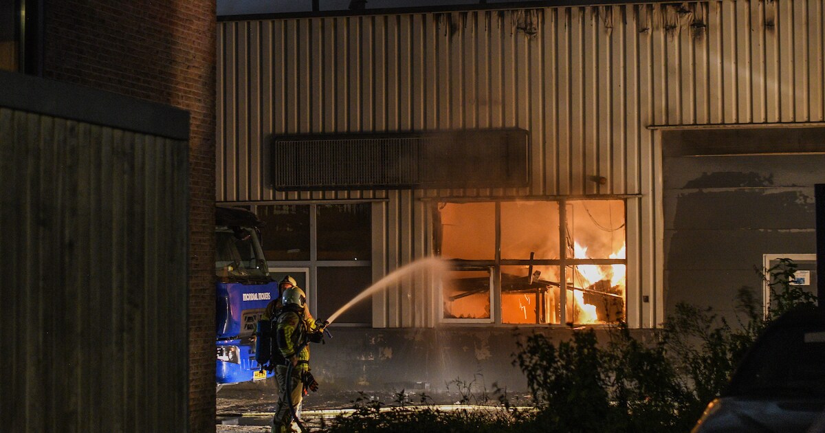 Grote brand in verhuisbedrijf op bedrijventerrein Strijkviertel in De ...