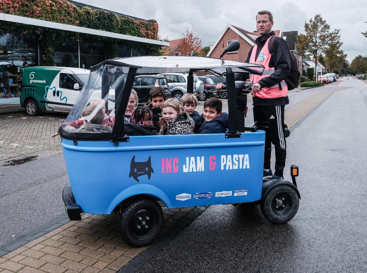 Stint is zeven jaar na fataal ongeluk helemaal terug als ‘bso-bus ...