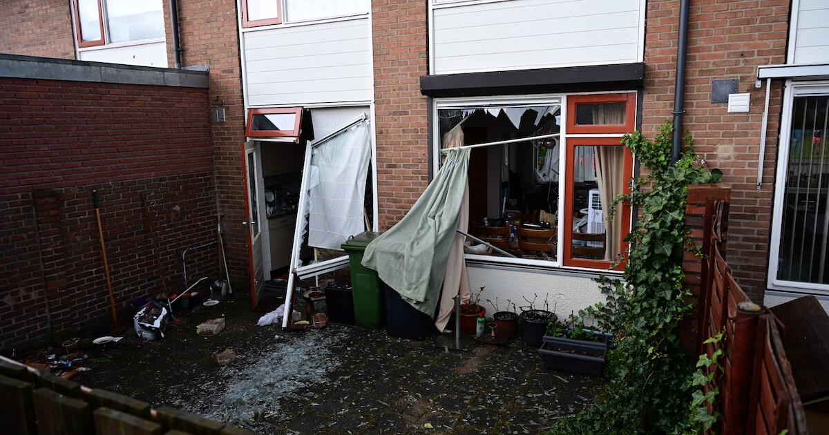 Explosie blaast ramen uit woning in Groesbeek, bewoner gewond | Berg en ...