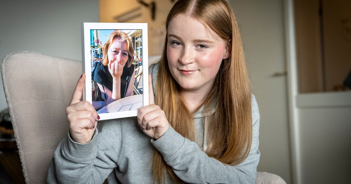 Haar moeder sterft op zondagavond, toch zit Elle (17) op maandag in de ...