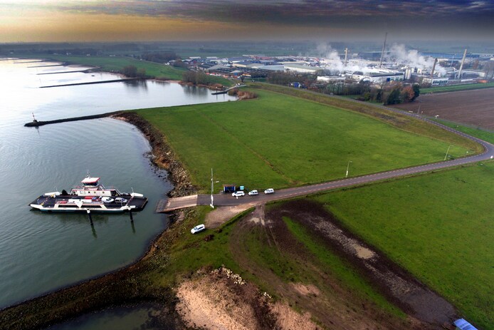 Drones maken een week lang beelden van de Waaldijk | West Betuwe ...