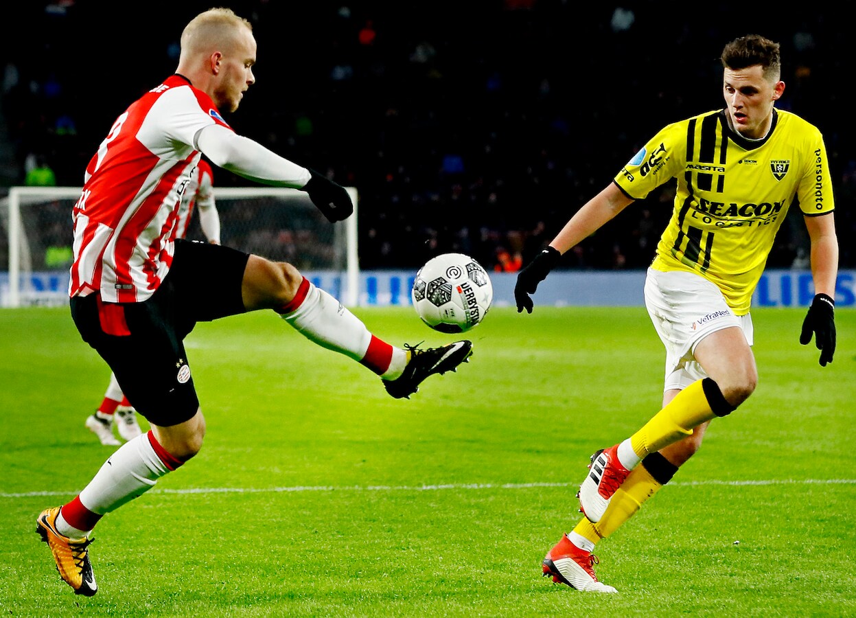 Clint Leemans zit soms nog bij PSV op de tribune, maar dient nu met ...