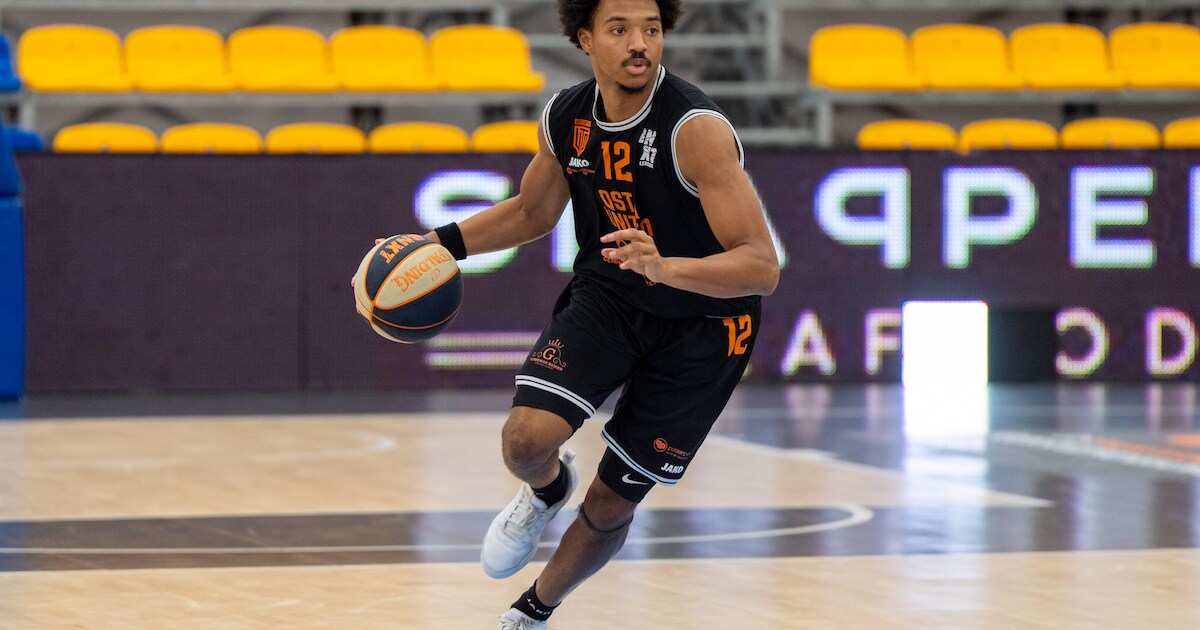 Deze Amerikaan is dé modelprof van QSTA United, maar niet alleen vanwege zijn basketbaltalent ...