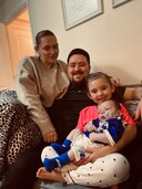 Baby Vinnie uit Wales wordt door zeldzame aandoening geboren met oor op ...