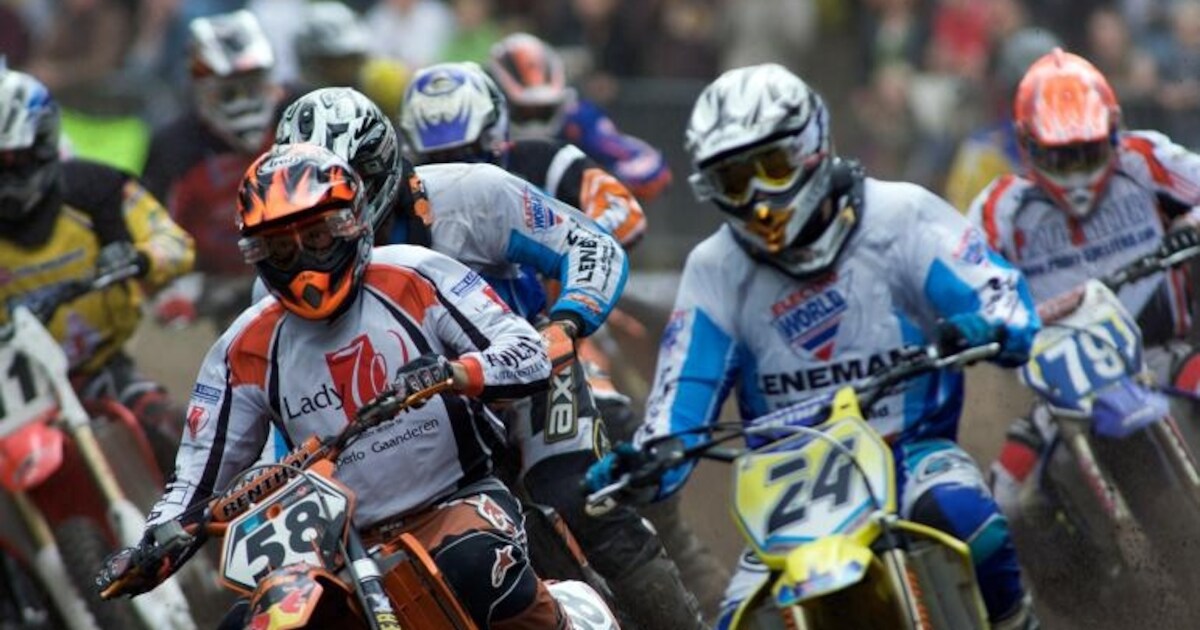 Een indrukwekkende minuut stilte | Overig | De Gelderlander.nl