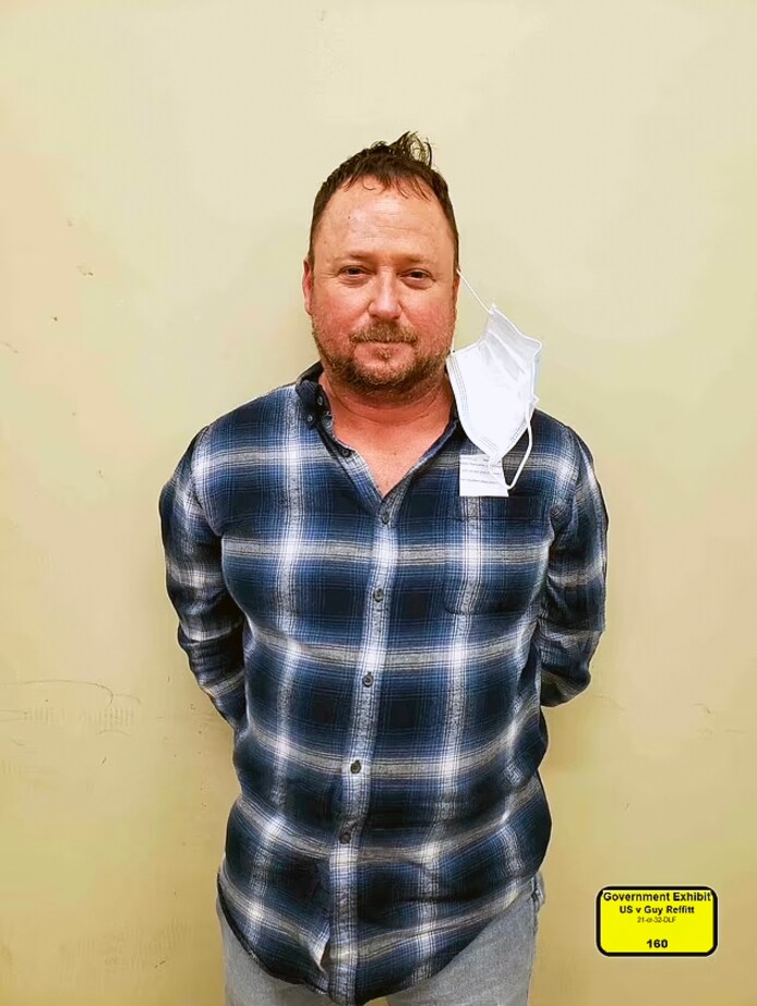 ‘Mijn vader zei dat verraders worden neergeschoten’: zoon ...