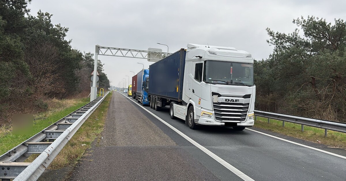Ongeval met drie vrachtwagens op A58 bij knooppunt Galder, verbindingsweg naar A16 weer open ...
