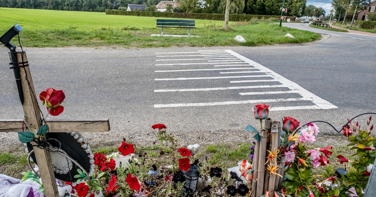 Bloemen, knuffels, foto’s en nu ook een speciaal bankje houden ...