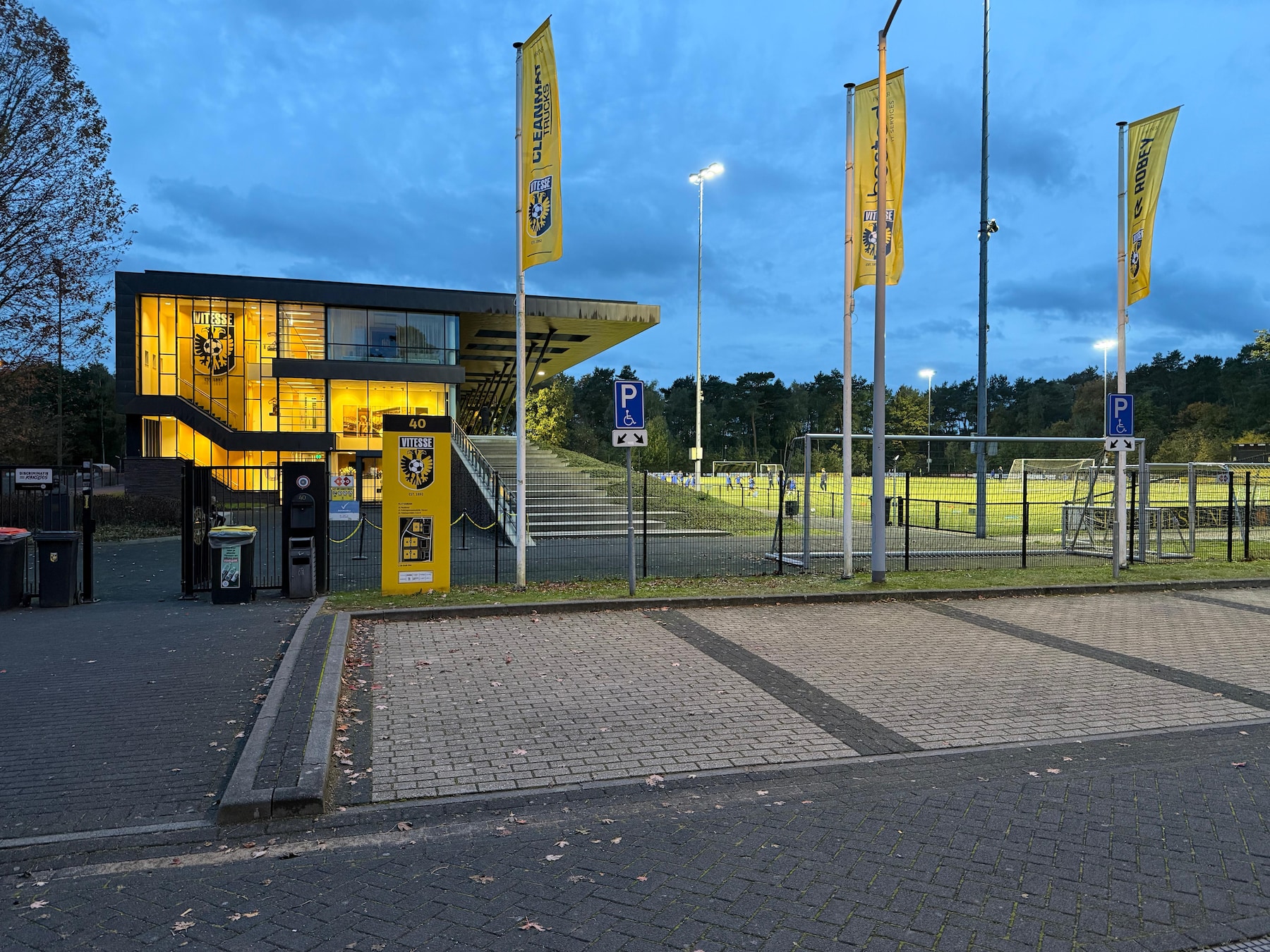 Als de nacht over het Openluchtmuseum valt; doet de nachtwaker zijn ...
