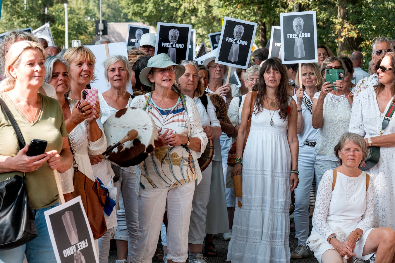Oproer in de ‘wakkere wereld’: hun favoriete advocaat moet nu zelf voor ...