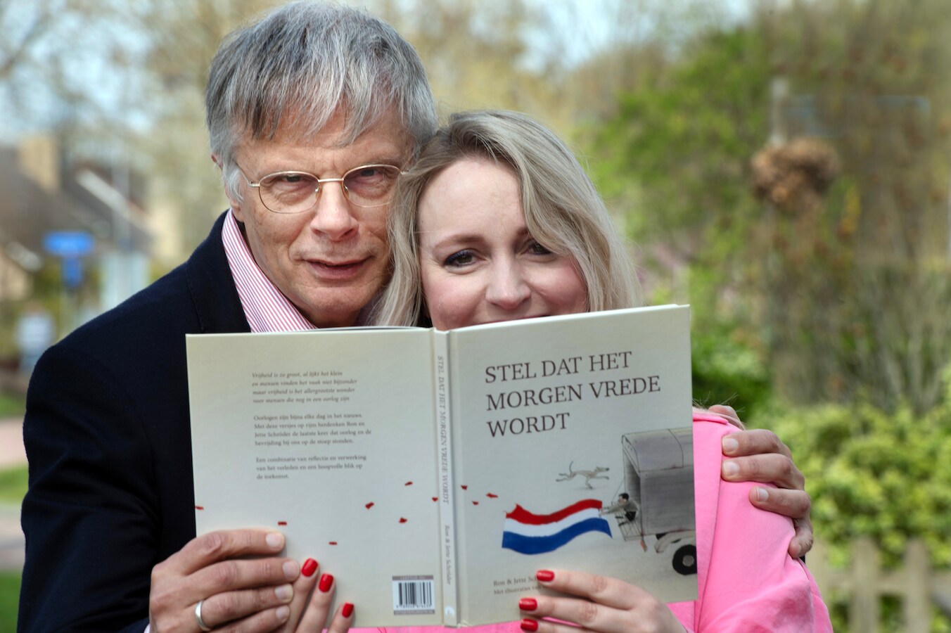 Ron (66) schreef honderden kinderboeken met zijn vrouw, na haar dood ...