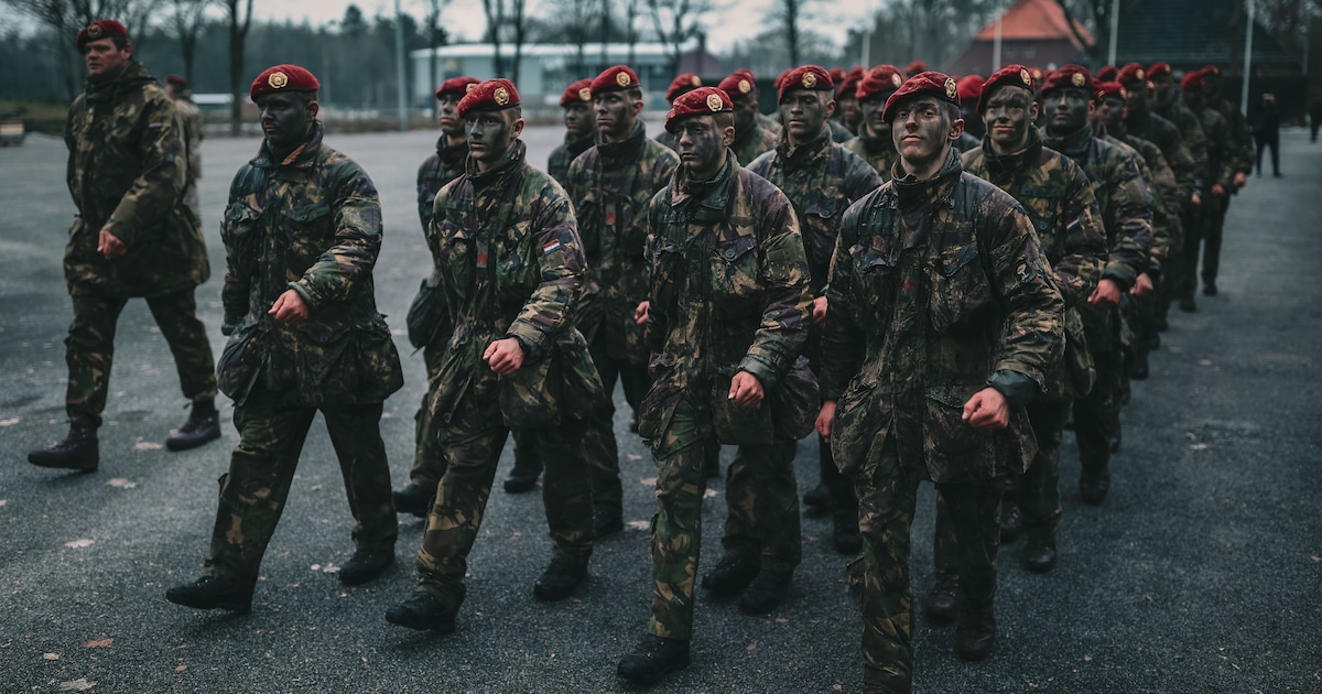 Luchtmobiele brigade oefent zichtbaar in Arnhem en Nijmegen; militairen ...