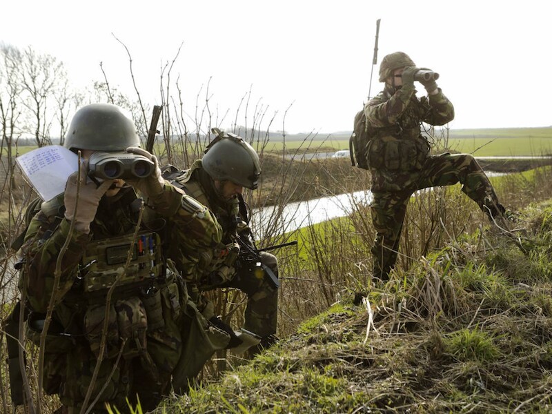 Volkszan­ger Frank van Etten en zijn zoon (22) verdacht van mishande ...