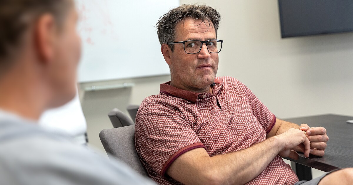 Mieke heeft weer grip op haar geld dankzij schuldhulpmaatje Jan Louis: ‘Mijn reddende engel ...