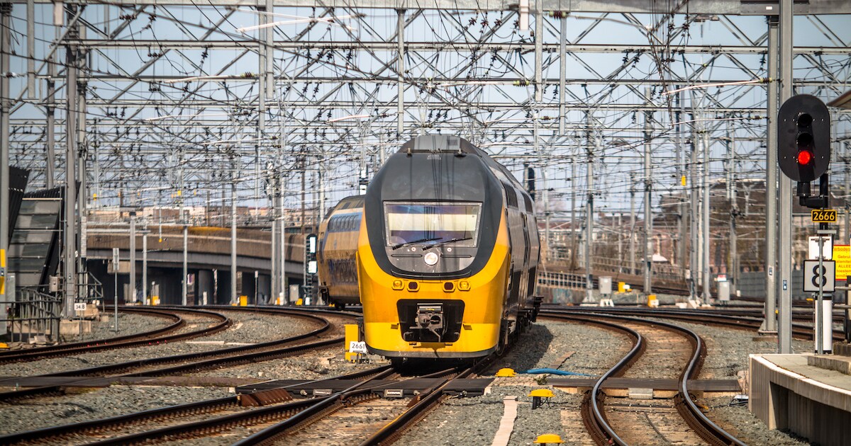 Vakbond VVMC wil weer met NS praten over cao, schort stakingen op ...