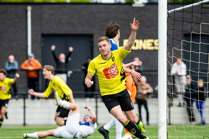 Voetbal Nijmegen | Engelse dagen voor ‘Red White’, Bello bejubeld in ...