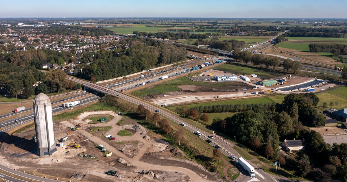 De beruchte verkeerslichten bij Hooipolder gaan grotendeels weg | Regio ...